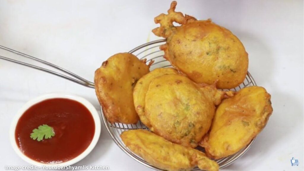 બટાકા ના ભજીયા બનાવવાની રીત | bataka na bhajiya recipe in gujarati