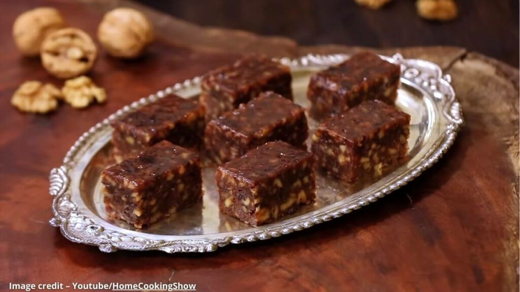 Khajur akhrot barfi banavani rit | ખજૂર અખરોટ બરફી બનાવવાની રીત ...