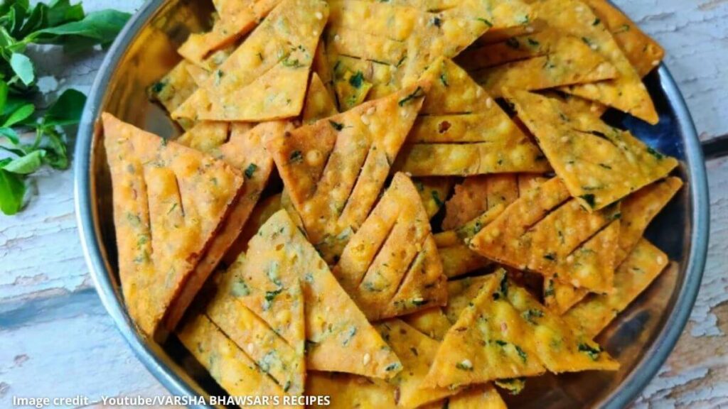 ગ્રીન મેથી મઠરી બનાવવાની રીત | Green methi mathri banavani rit - Recipe ...